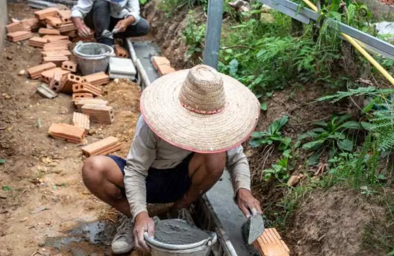 Comment faire une dalle béton pour un abri de jardin solide et durable ...